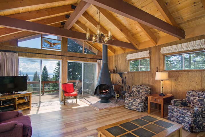 Beautiful Sunnyside Home With Lake Views - Five Lakes