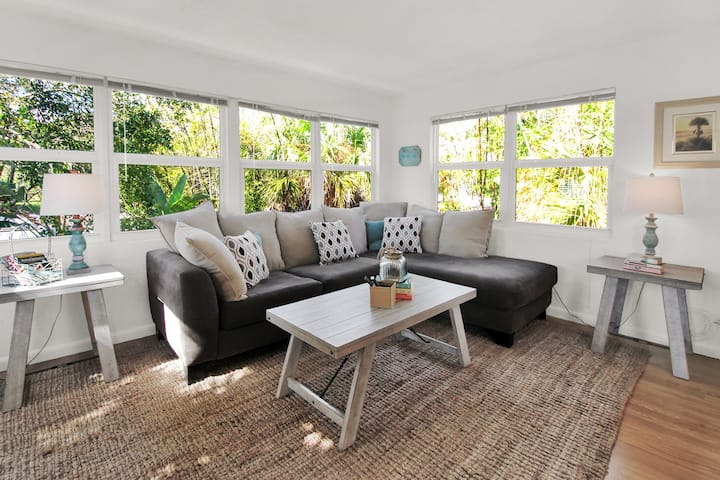 Spacious 1br W/ Lightning Quick Wifi Near Downtown - Lake Worth