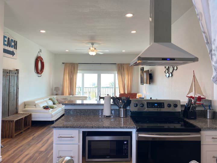 Stay On The Beach! Remodeled 3 Bedroom 2 Bath W/4 Beds +W/d At Mile Marker 10! - Port Aransas, TX