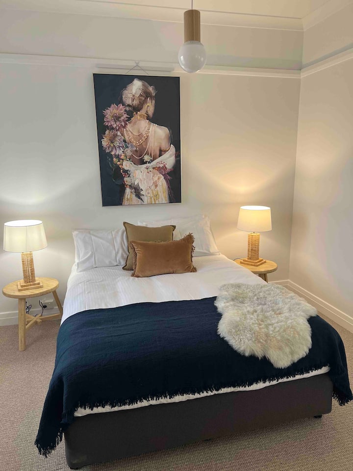 Enjoy Stunning Sunsets At 9 Henry Lawson Drive. - Mudgee