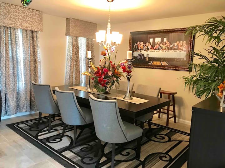 Beautiful, Modern Home- Close To Places - Houston, TX