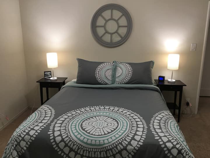 <<2br Steps From Downtown Menlo Park With A/c ! >> - Woodside, CA