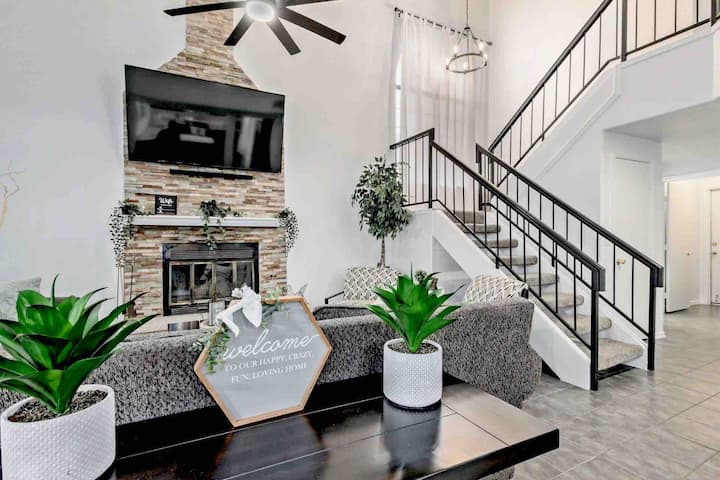 Your Home Away! *Free Heated Pool !* - Chandler, AZ