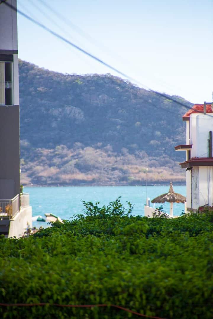 Mejor Ubicación! Zona Dorada, 2 Pasos De La Playa. - Mazatlán