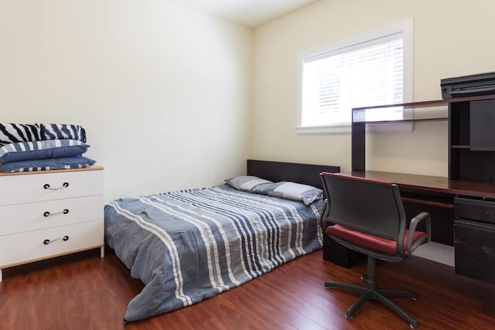 One Bedroom Suite With Kitchen - Ladner