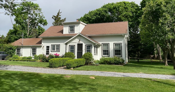 Stylish North Fork Cottage And Backyard Deck! - Mattituck, NY