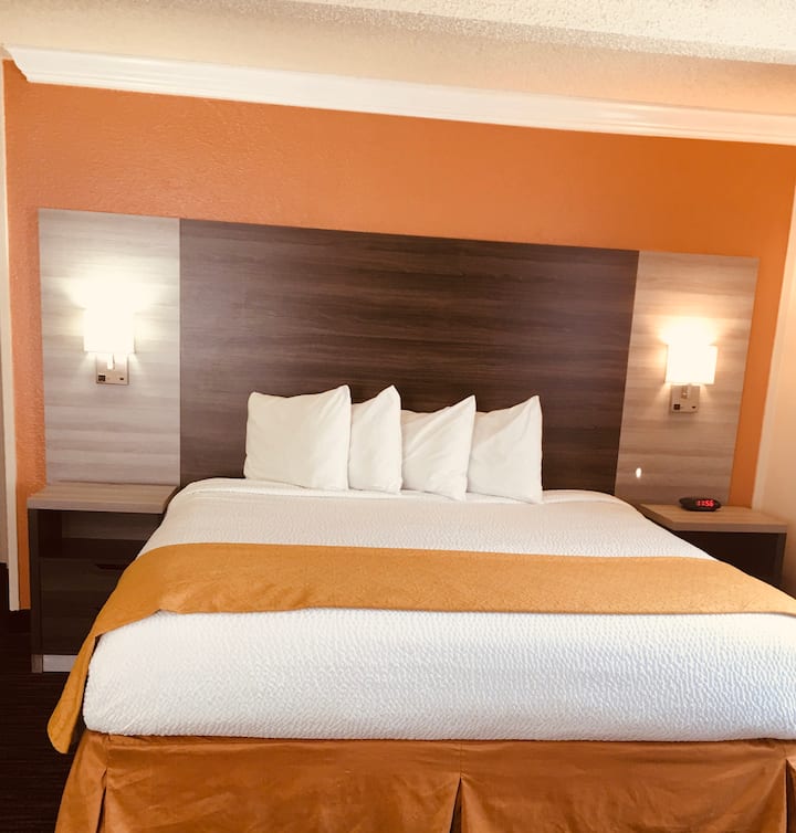 Perfect  1 King Bed Room  @Heart Of Monterey - Monterey, CA