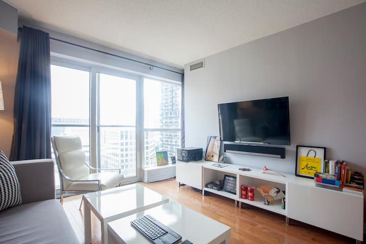 Stylish Modern Condo W/queen Bed | Cn Tower Views! - Toronto