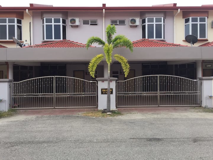 Utama Homestay K.k 1391 4br Allaircond 3 Bathr - Wakaf Che Yeh