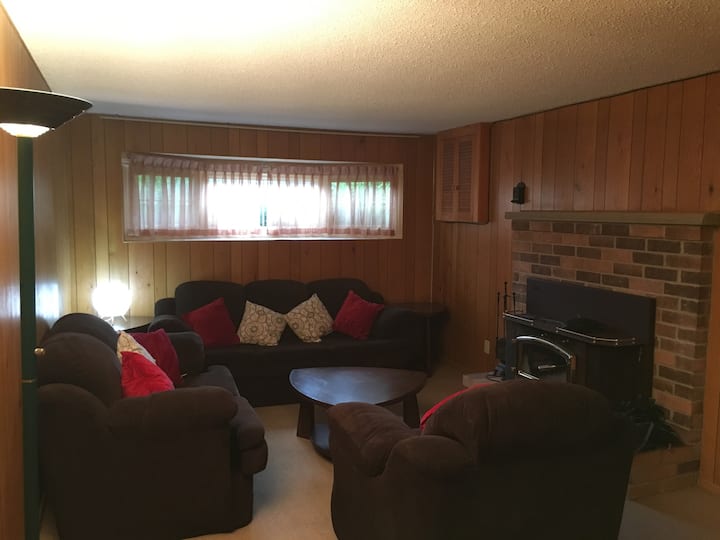 Cozy Separate 1 Bed, 1 Bath Basement Apartment - Waterloo