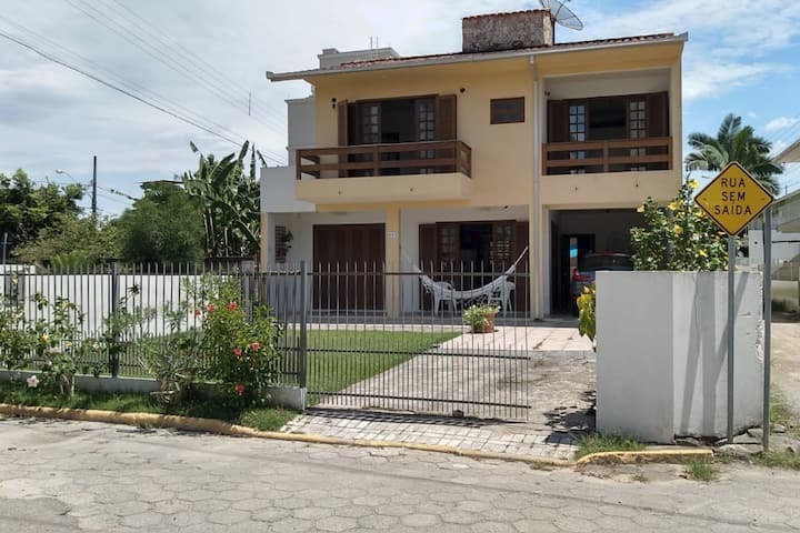 Casa Amarela De Meia Praia - Porto Belo