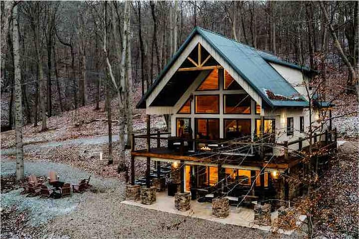 Secluded Cabin | Hot Tub, Arcade, Sleeps 8 - Laurelville, OH