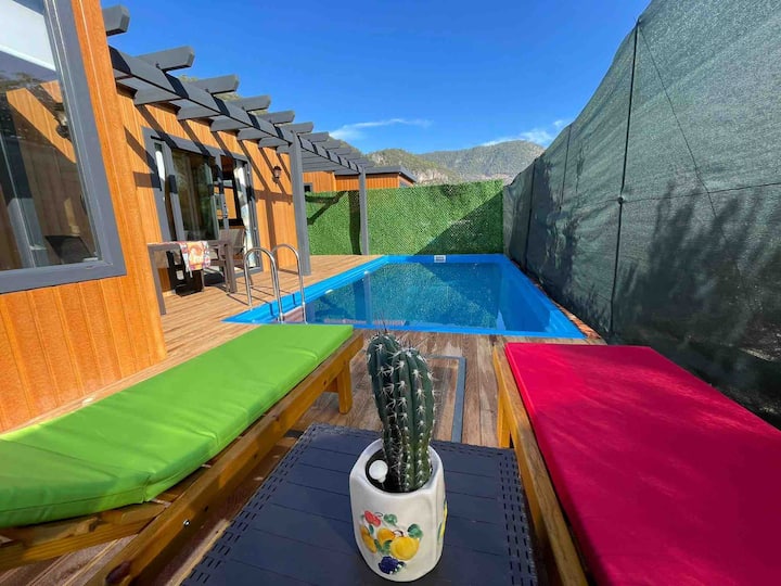 Havuz Olanağı Sunan Rahat Bir Bongalow - Göcek