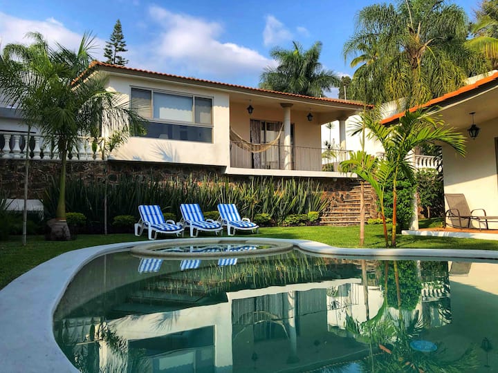 Casa Con Terraza Grande Y Alberca Con Caldera. - Cuernavaca