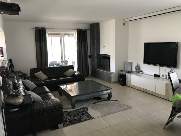 Très Bel Appartement Haut De Villa Port Frejus - Fréjus
