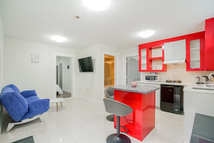 Comfy Private Suite W/ Parking Near Dt & Yvr - 列治文