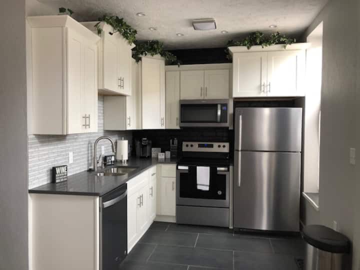 Sweet 2 Bedroom Awesome Bath And Kitchen - Omaha, NE