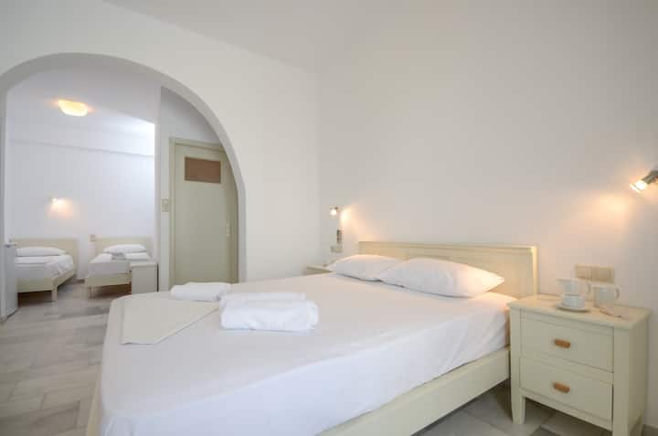 Soula Hotel & Hostel Quadruple Room - ナクソス島