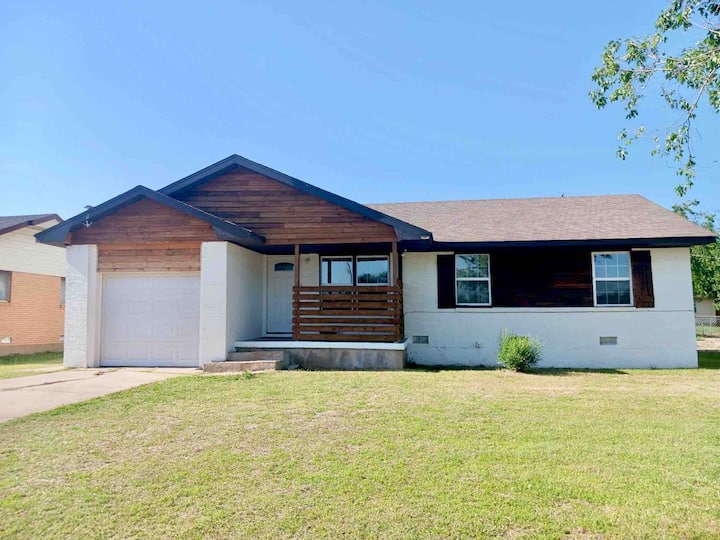 Cozyhome ! Located  10 Minutes From Fort Sill - Lawton