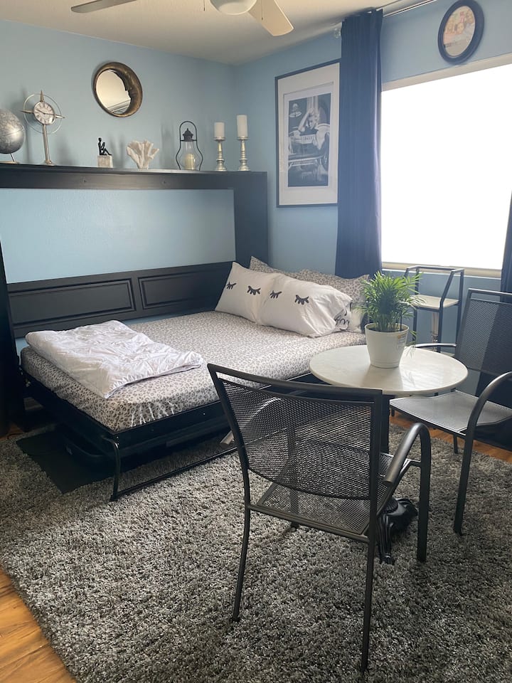 Metropolitan Cafe-2 Private Rooms/private Bathroom - Fontana, CA