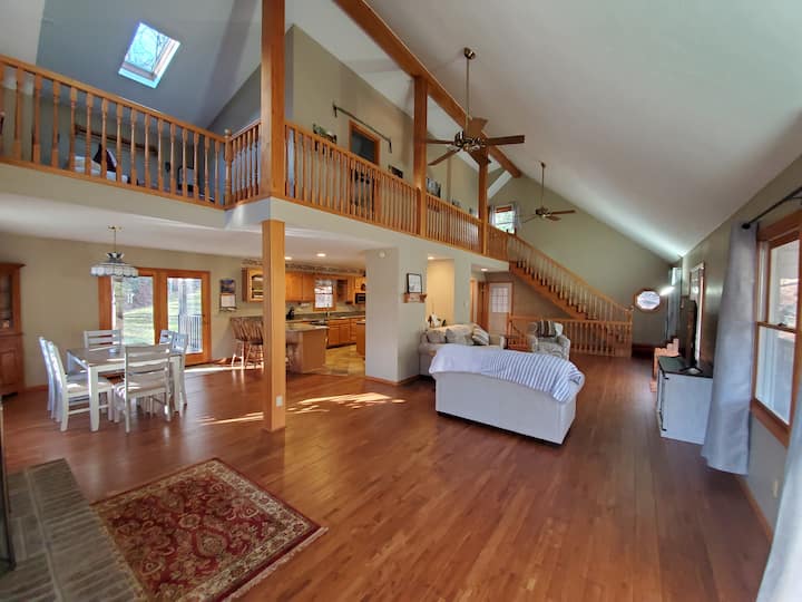 The Wye Oak- Hocking Hills Scenic Nature Oasis! - Hocking County, OH