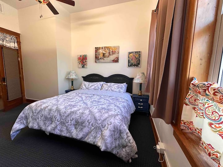 Loveland Little City Abode - Loveland, CO