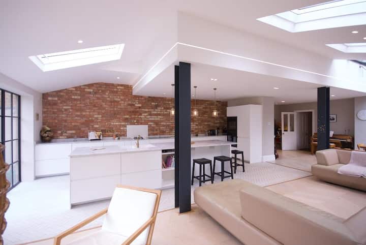 Tasteful Victorian Very Spacious Property - Harpenden