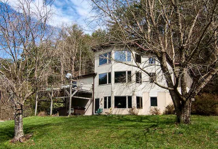 One Mile From The Dragon/ Jacuzzi - Chilhowee Lake, TN