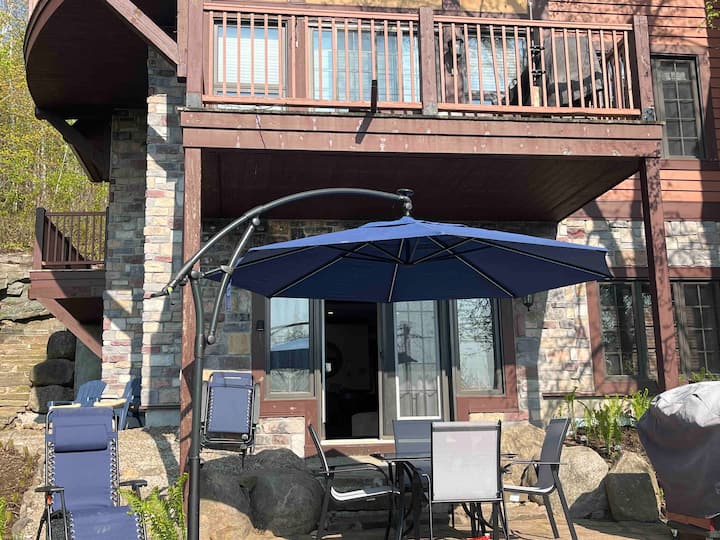 Cozy Ski-in And Out 2-bedroom Ground Floor Condo - Mont-Tremblant