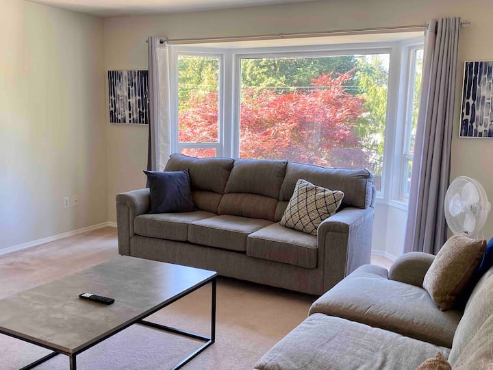 Spacious 3-brd Home W/ Scenic Views In Hope - Hope