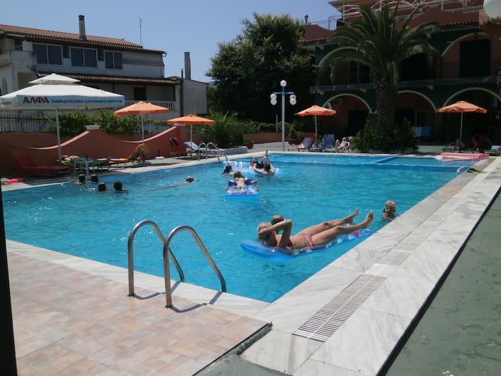 2 Self Catering Studios 8 - 11p With Shared Pool - Corfu