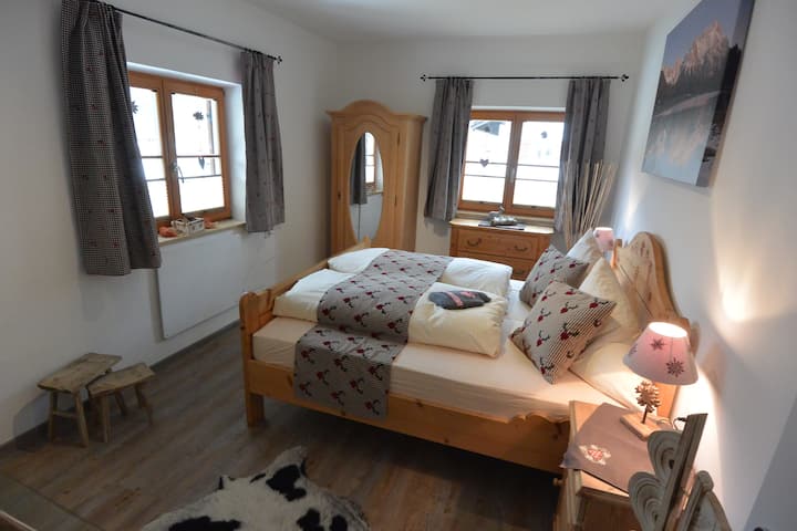 Gemütliche Wohnung Mit Südbalkon Und Bergblick - Mittenwald