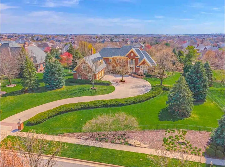 Bloomington Estate - Bloomington, IL