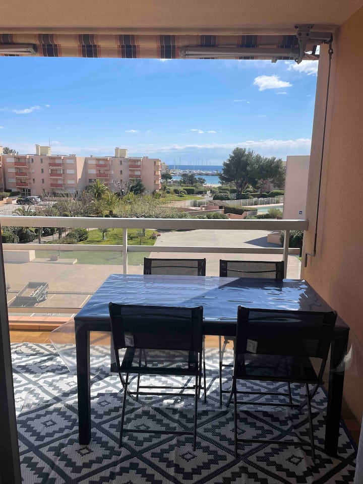 Studio 4 Personnes Vue Mer Avec Garage Et Piscine - Le Lavandou