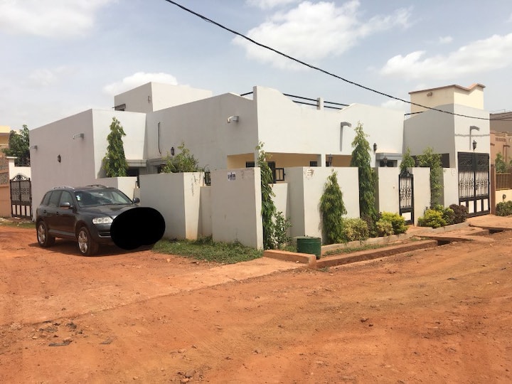 Villa Moderne Meublee Pres De L'aeroport - Bamako