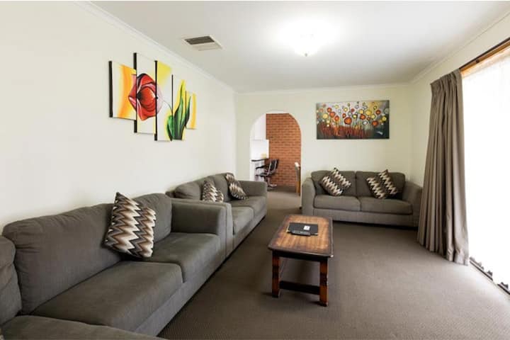 3 Bedroom Apartment - Advance Motel, Wangaratta - Glenrowan