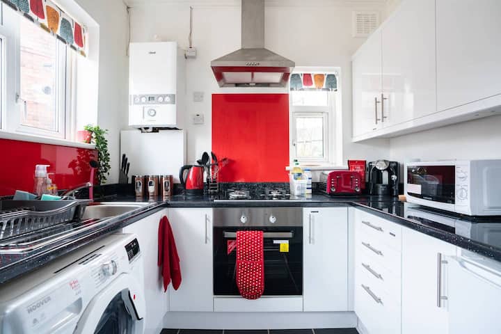 Cosy Double Bedroom & Private Bathroom, Eltham - Bromley