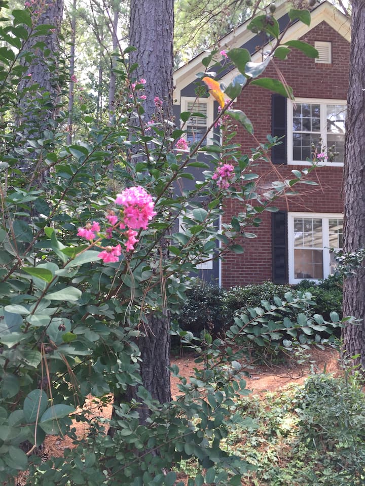 Entire Home Central Peachtree City -  Very Private - Peachtree City, GA