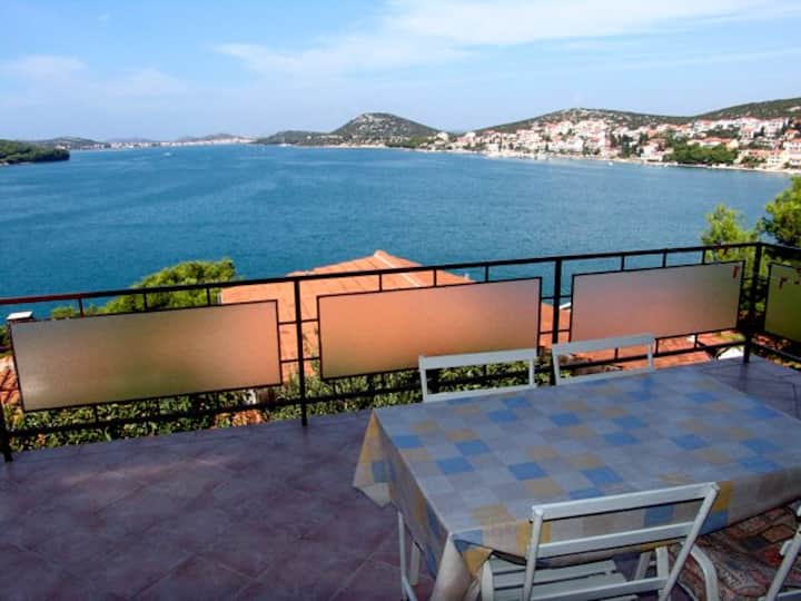Two Bedroom Apartment With Sea View - Pirovac
