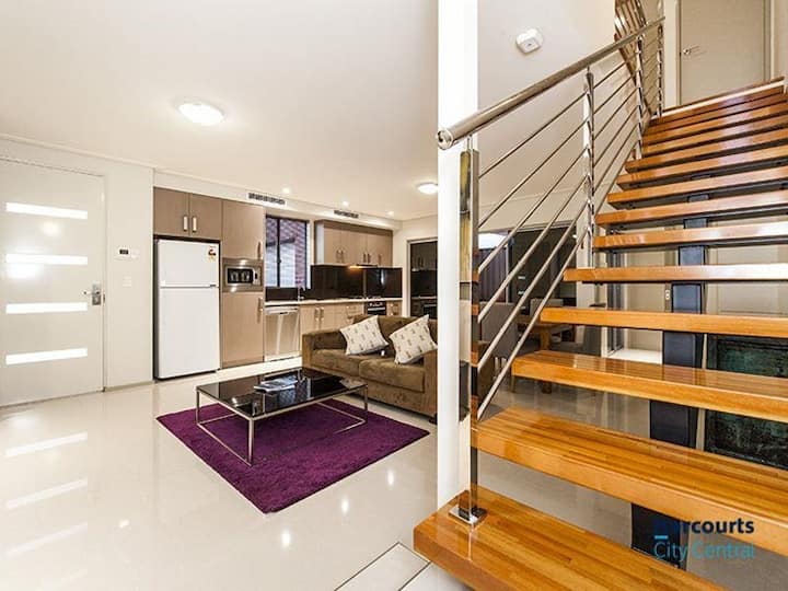 Modern Warehouse Style - Luxury Room North Perth - Perth