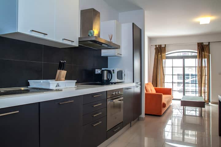 Modern Clean Well Equipped 2bd In Central Location - Malte