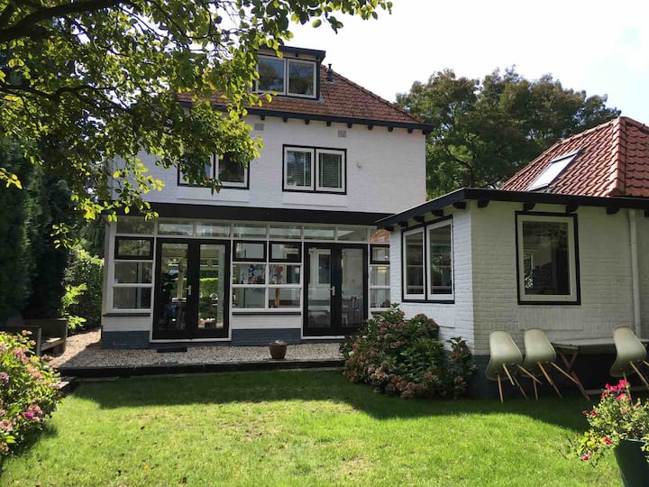 Heerlijk Licht, Vrijstaand Huis Vlakbij Centrum - Hilversum