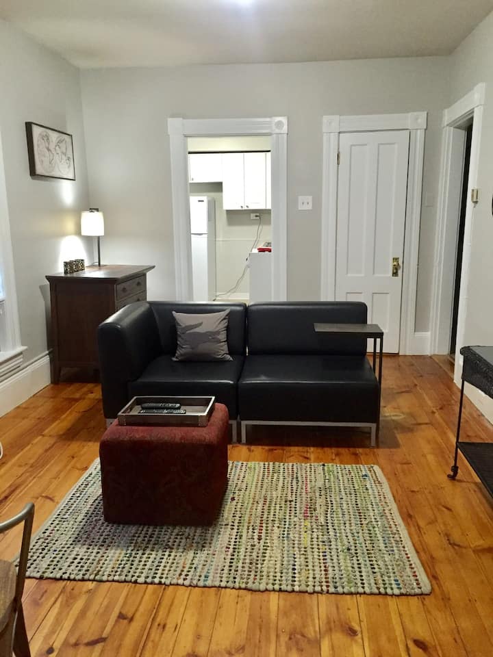 Simple Style-2nd Flr 1bed/1ba + Laundry Is Free! - Manchester, NH