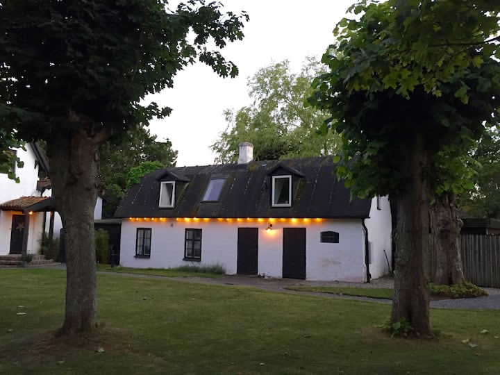 Charming Cottage From 1890 Close To The Beach - Höllviken