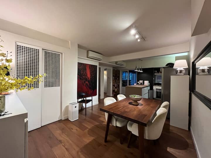 Spacious 2bd Apartment With Terrace - Sheung Wan