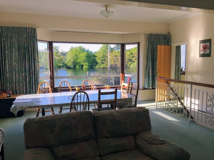 Large + Spacious Family Home With Garden Near Tube - Ilford