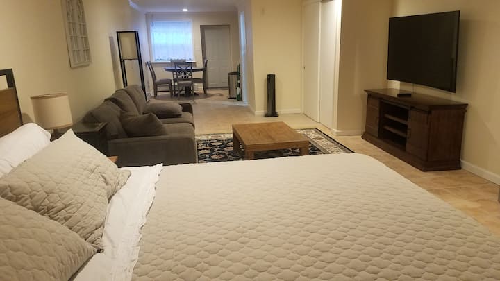 18-b Quality Cribs Spacious Studio - New York City