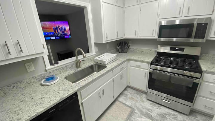 Cozy 2 Br Townhome. Close To Airport. Long Term Ok - Riverdale, GA