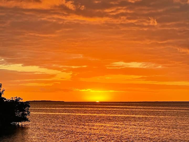 " Newly Renovated" Bayview 3 Bed, 3 Bath, Slip Avl - Key Largo