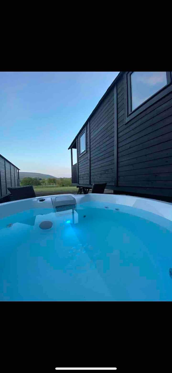 Hut & Hottub In North Little Lake Lodge(fbook&tt) - Ballycastle